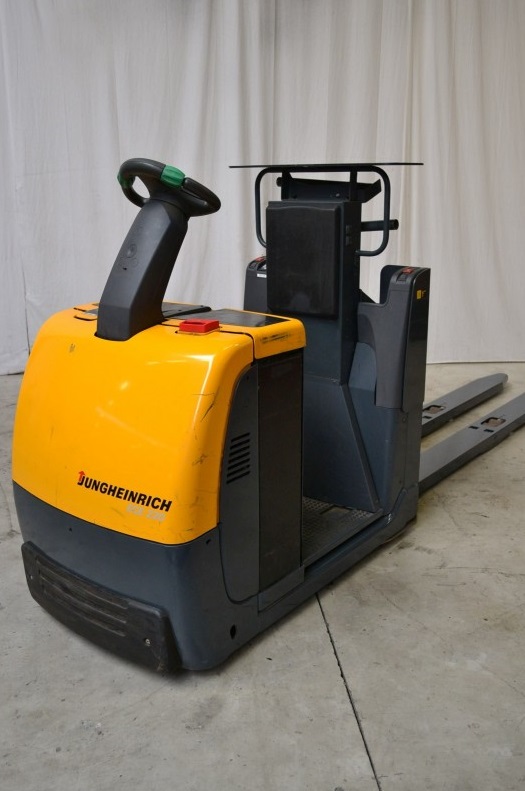 Ордер пикър Jungheinrich ECE 225 HP