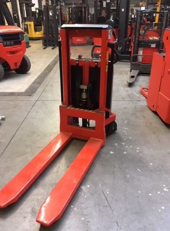 Полуелектрически стакер Logitrans ELF 1001-920