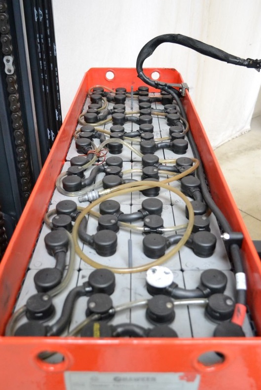 Рийчтрак Linde R20S-12 2000 кг