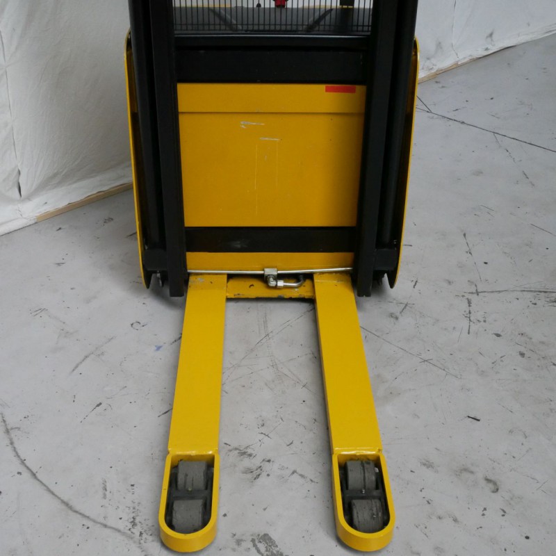 Електрически стакер Yale MS16-2968