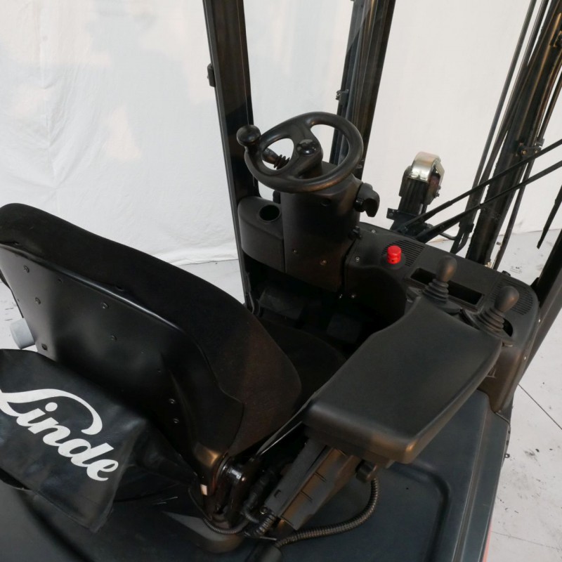 Електрокар 4-опорен Linde E20PH 386